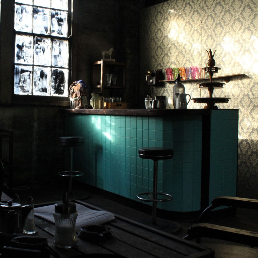 Straight Bar with Corner Piece